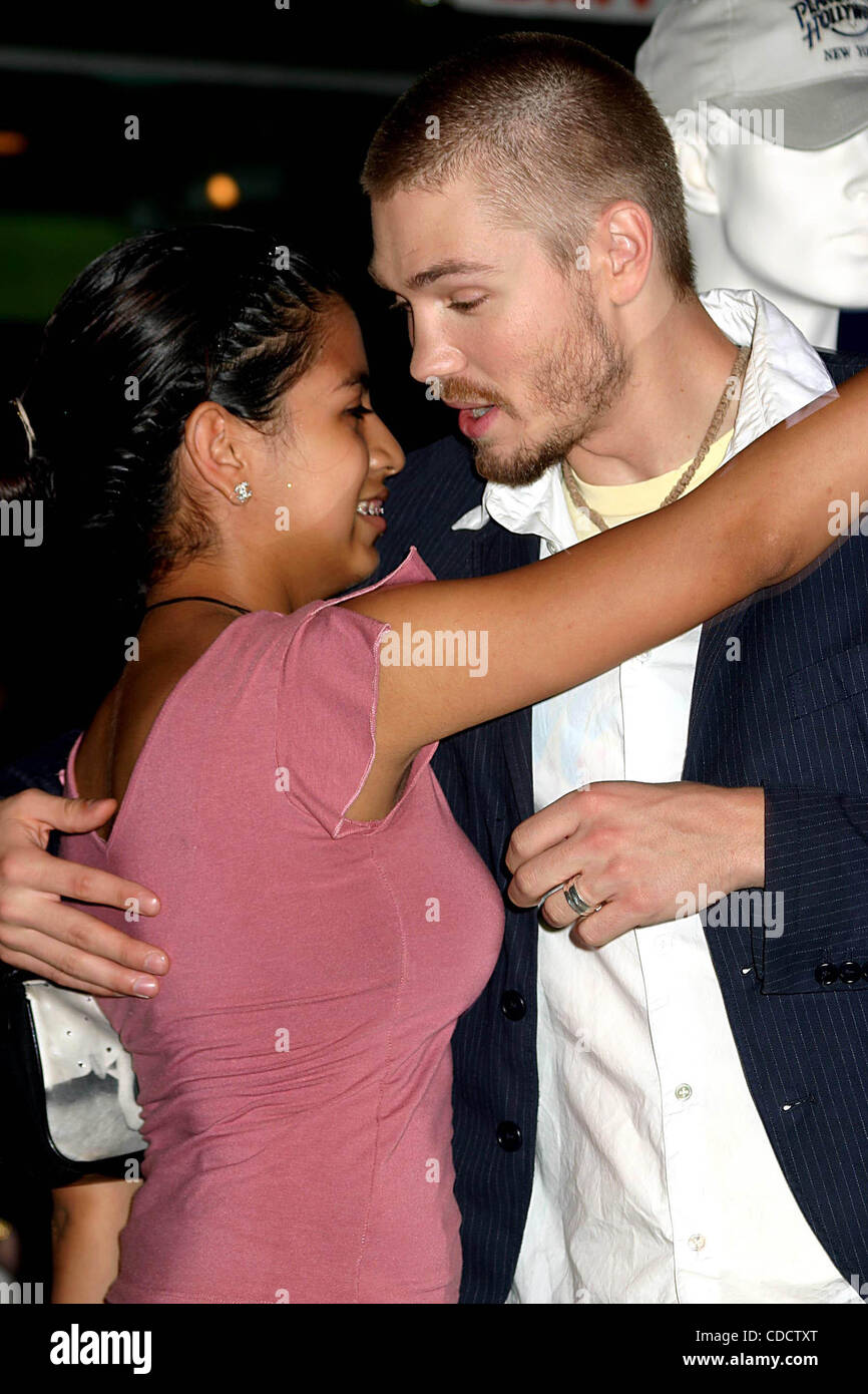 Hilary Duff And Chad Michael Murray Kiss