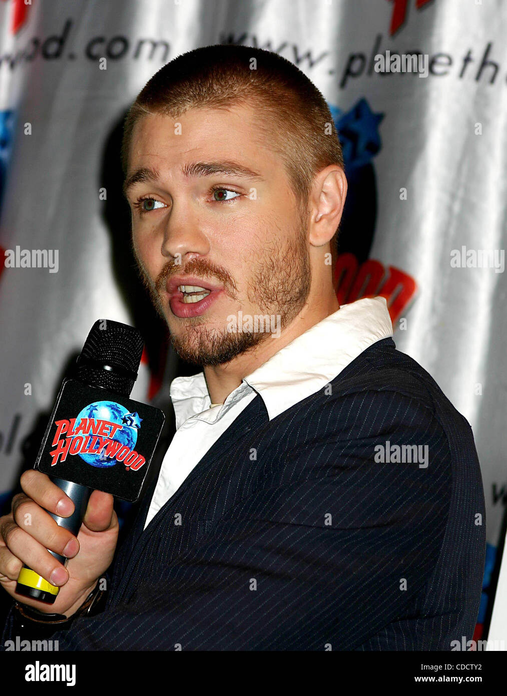 K38359ML.FANS LINE UP TO WIN A CHANCE TO MEET CHAD MICHAEL MURRAY, STAR ...