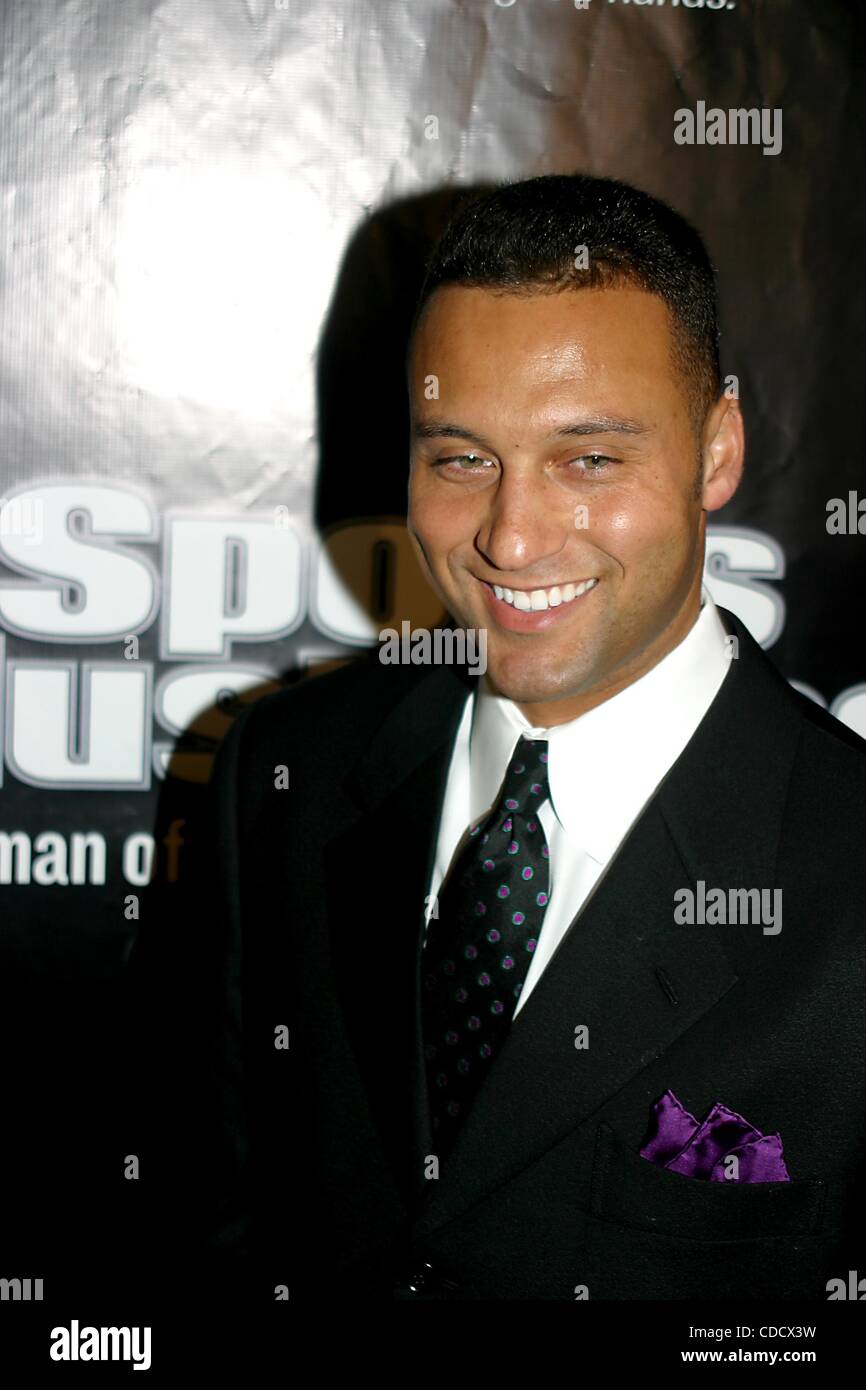 Derek jeter 2002 hi-res stock photography and images - Alamy