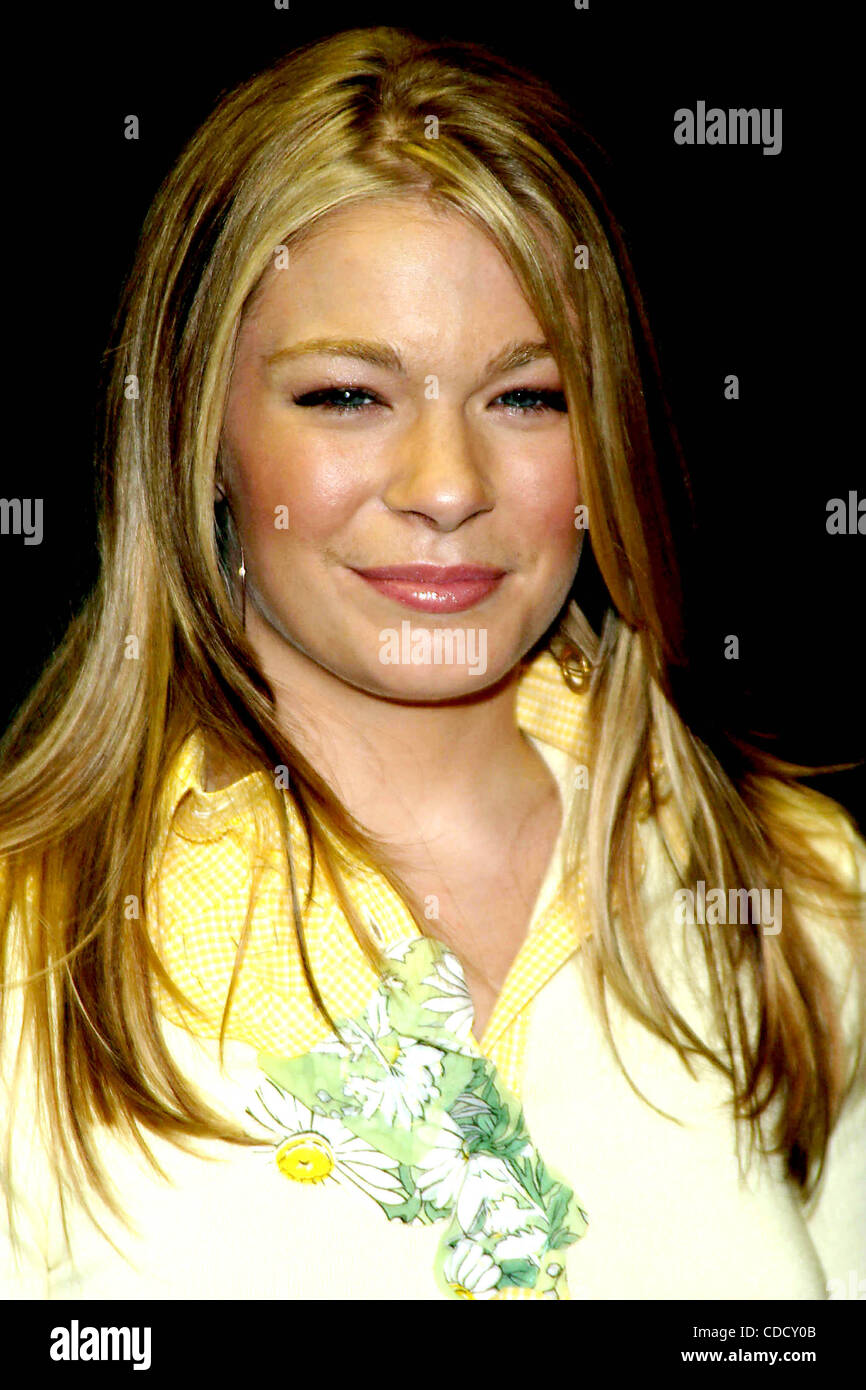 Jan. 1, 2011 - New York, New York, U.S. - K32402RM.LEANN RIMES ''JAG ...