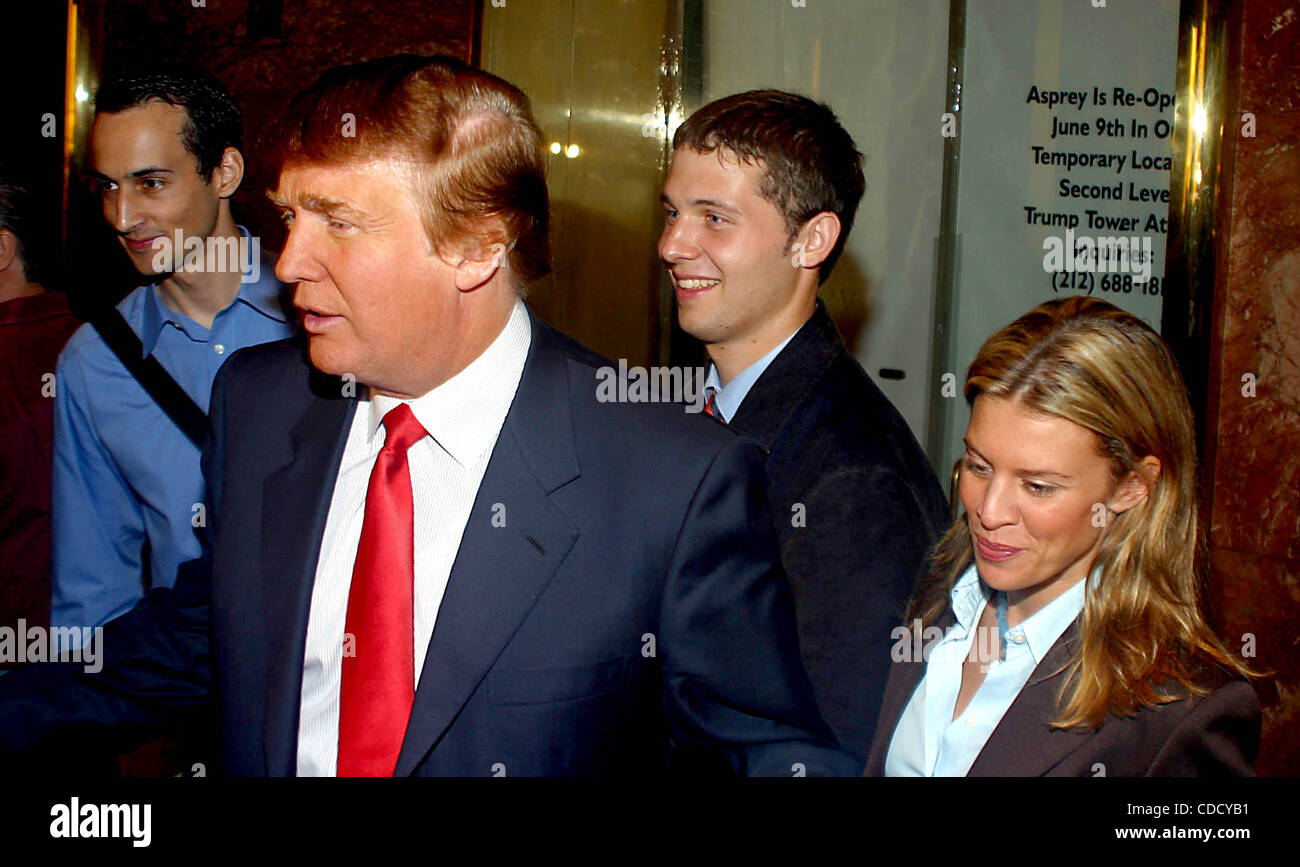 Donald trump the apprentice series hi-res stock photography and images ...