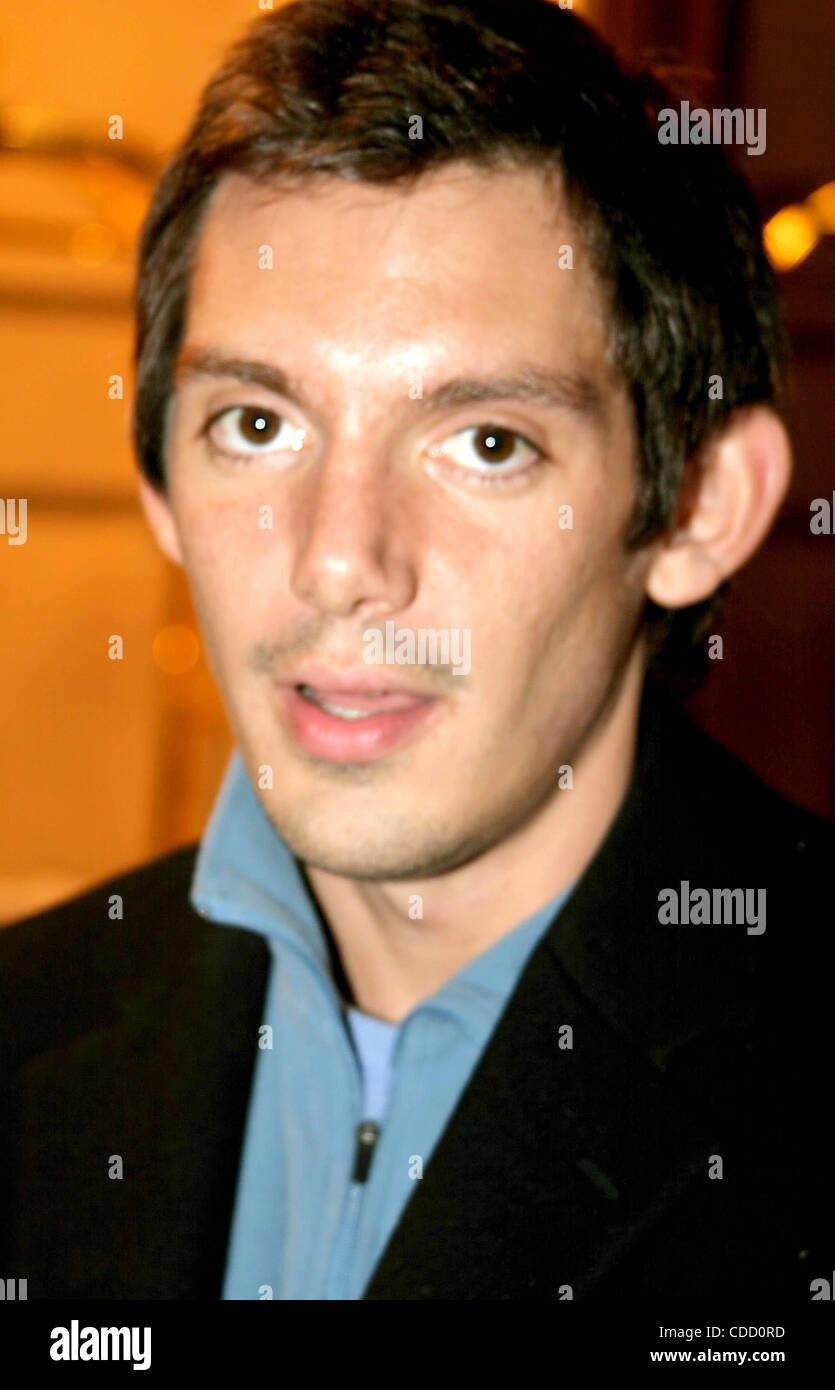 Jan. 1, 2011 - New York, New York, U.S. - K34120RM.CELEBRITIES OUT AND ...