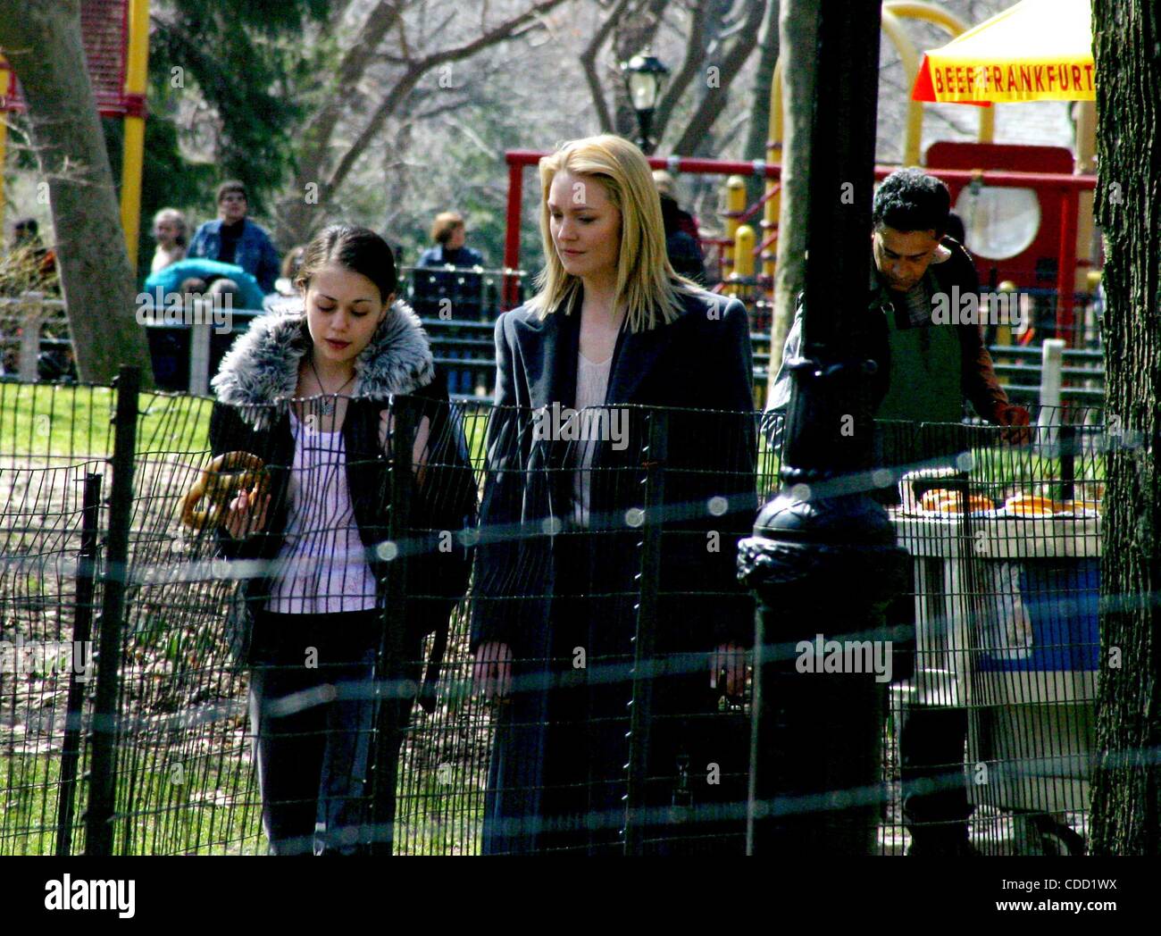 Jan. 1, 2011 - New York, New York, U.S. - K29732RM.ELIZABETH ROHM ON ...