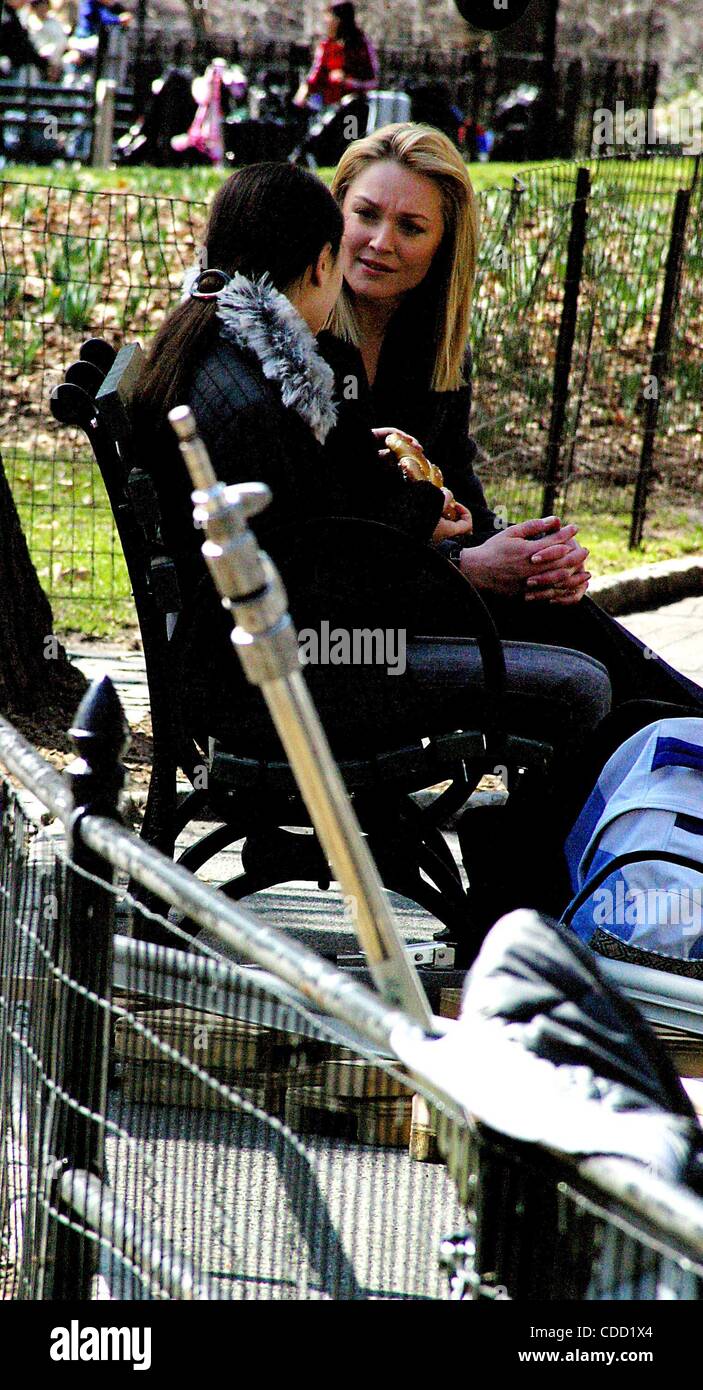 Jan. 1, 2011 - New York, New York, U.S. - K29732RM.ELIZABETH ROHM ON ...