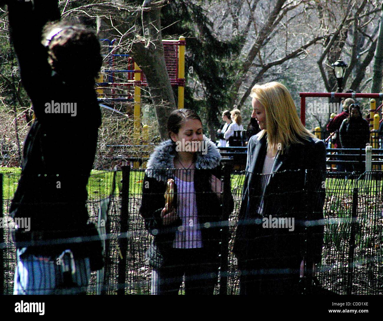 Jan. 1, 2011 - New York, New York, U.S. - K29732RM.ELIZABETH ROHM ON ...