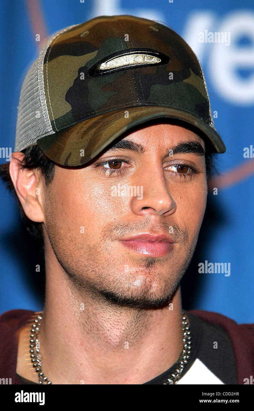 Jan. 1, 2011 - New York, New York, U.S. - K34316RM.ENRIQUE IGLESIAS CD ...
