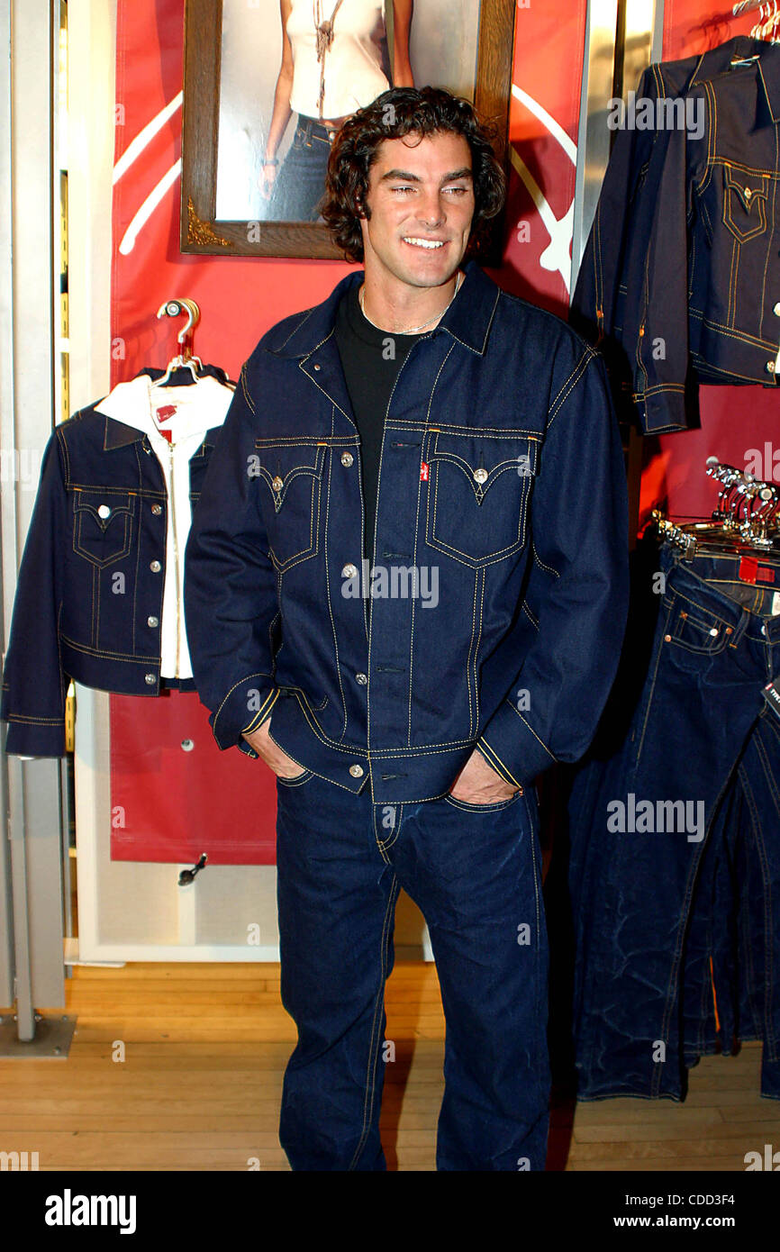 Jan. 1, 2011 - New York, New York, U.S. - K29196RM SD0220.EVAN MARRIOTT ...