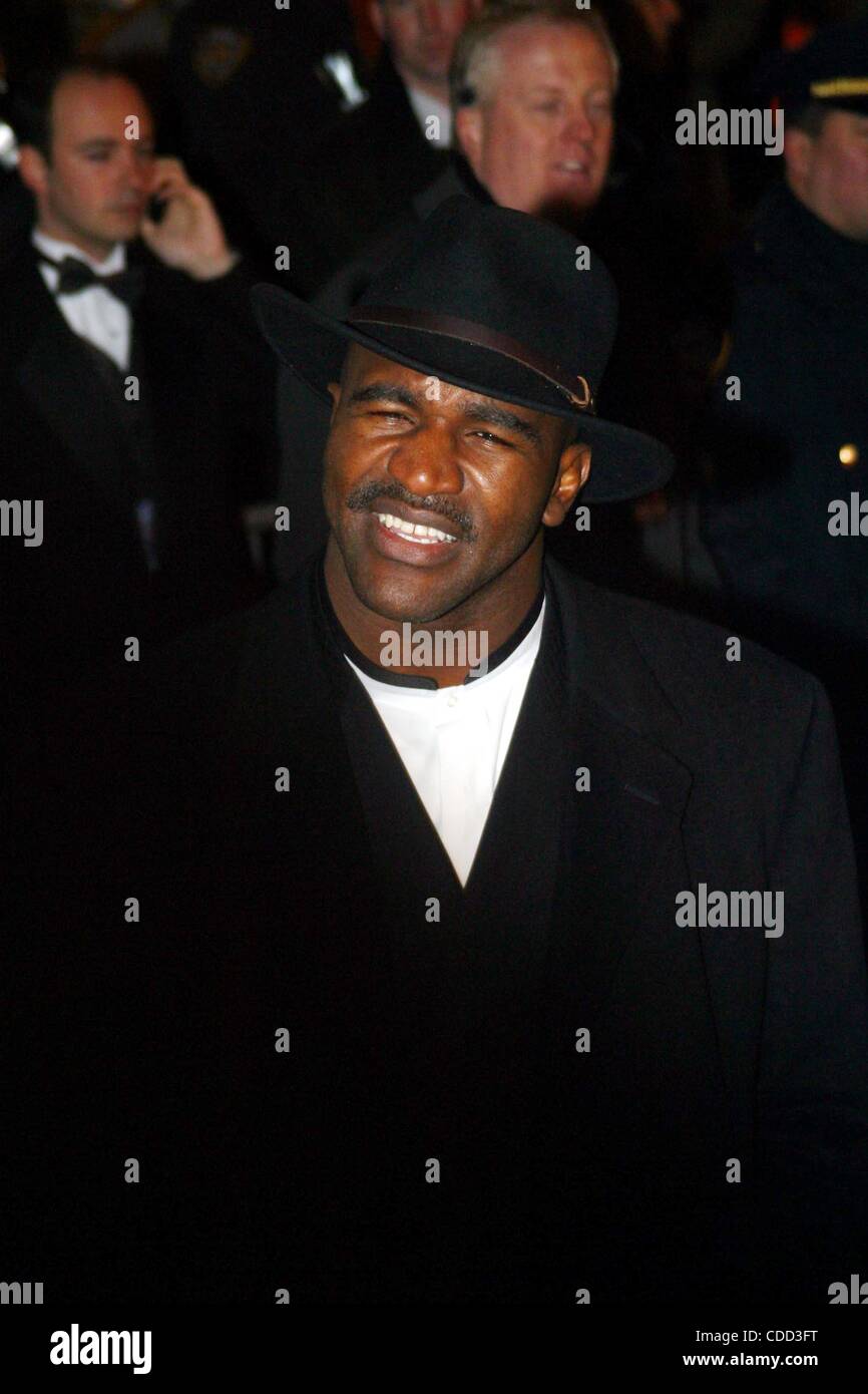 Clive davis grammy 2003 hi-res stock photography and images - Alamy