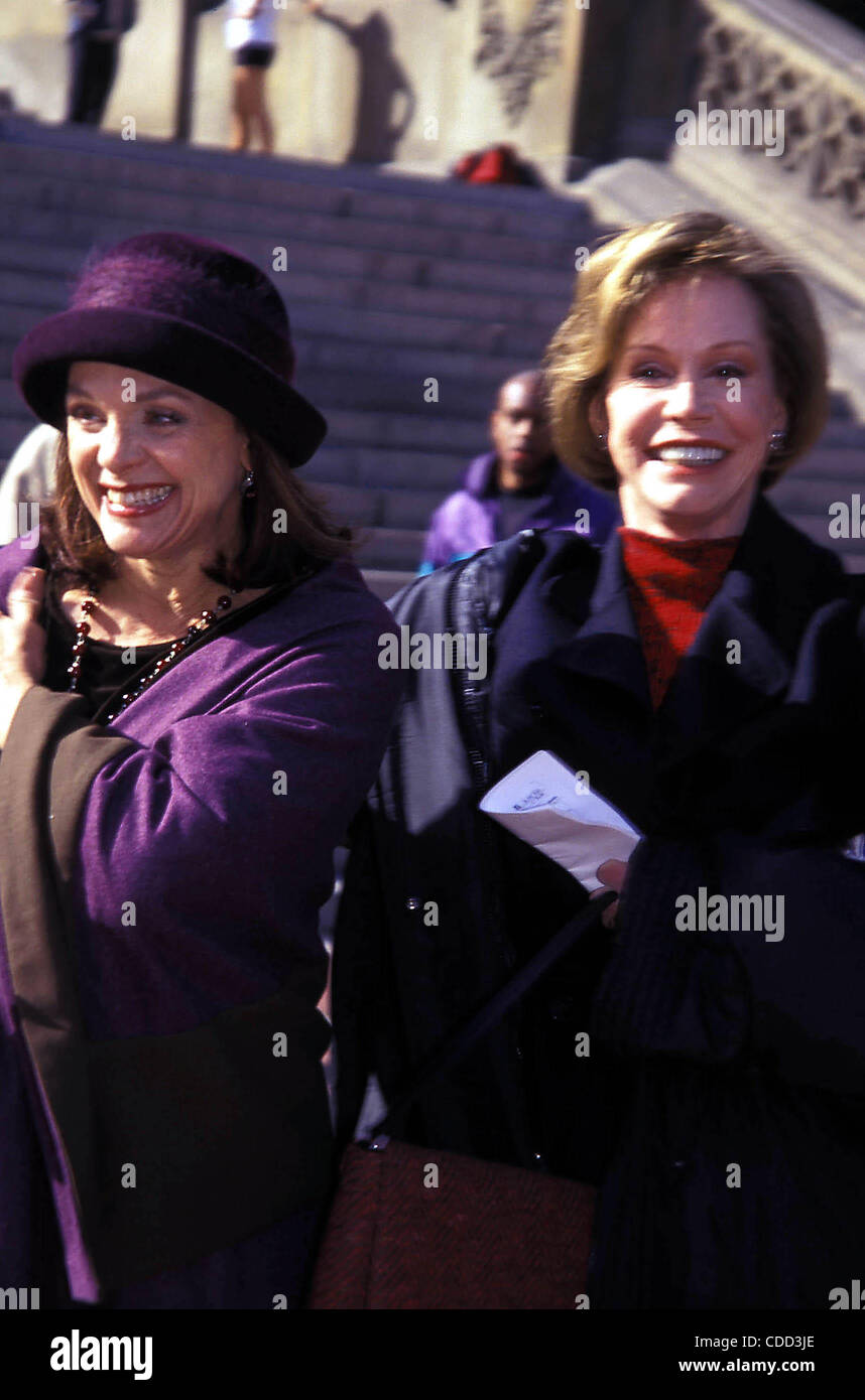 Valerie harper rhoda hi-res stock photography and images - Alamy