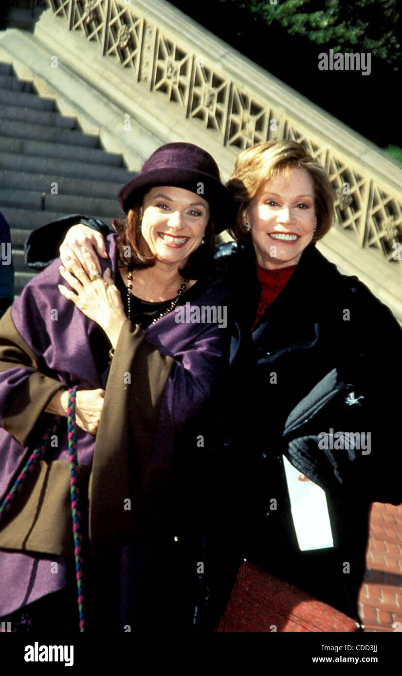 Jan. 1, 2011 - New York, New York, U.S. - K16959RM SD1019.''MARY AND ...