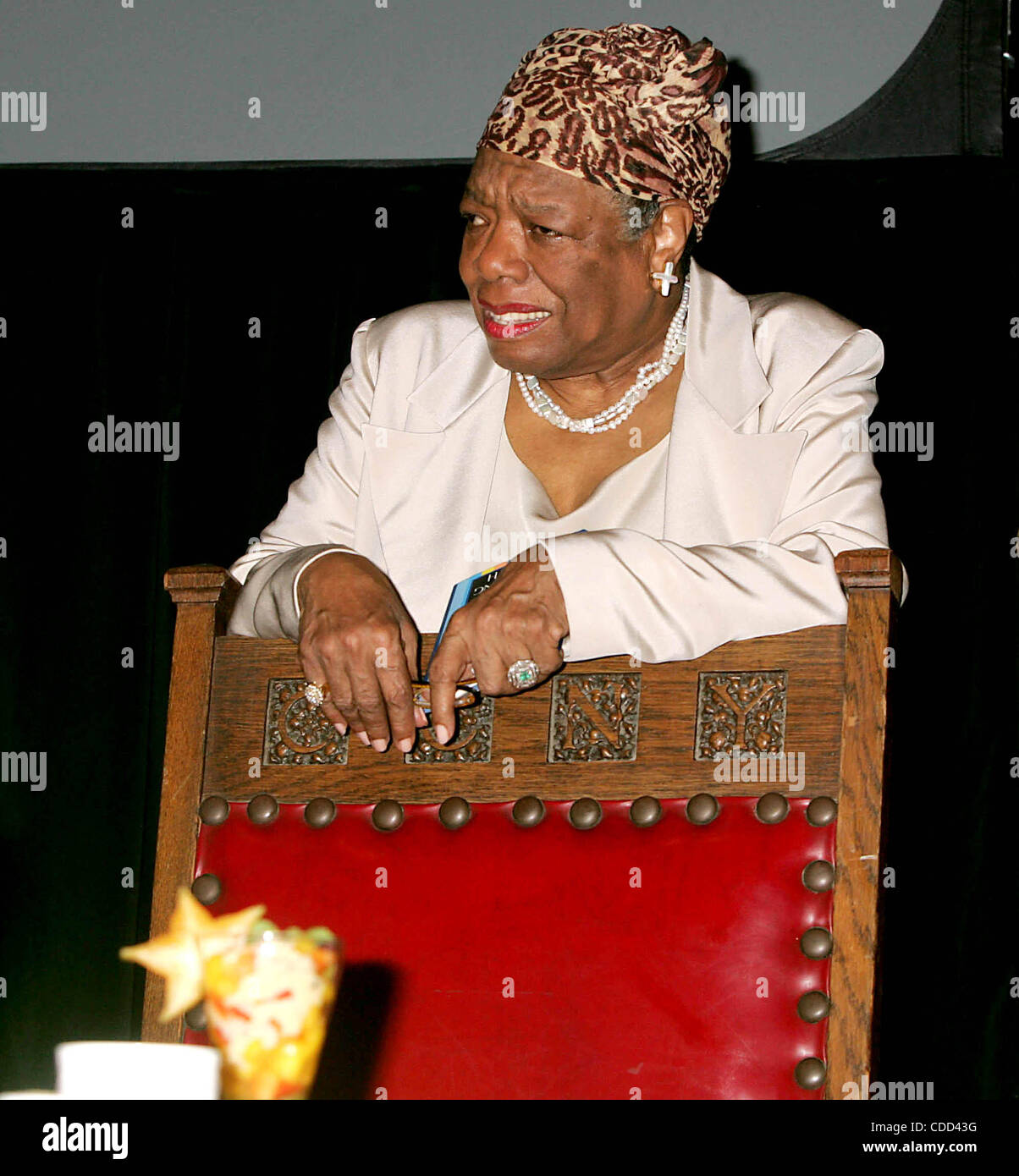 Maya angelou clinton hi-res stock photography and images - Alamy