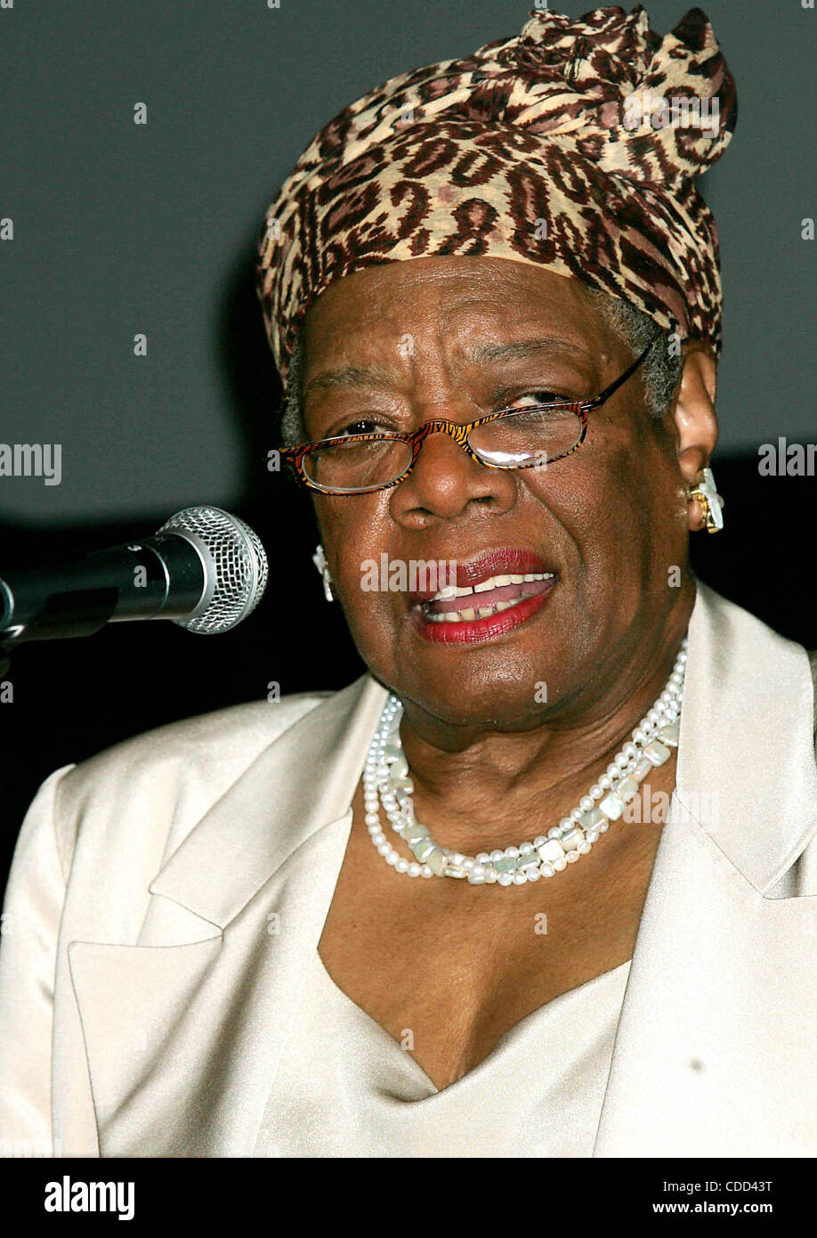 Jan. 1, 2011 - New York, New York, U.S. - K37855RM.DR. MAYA ANGELOU TO ...