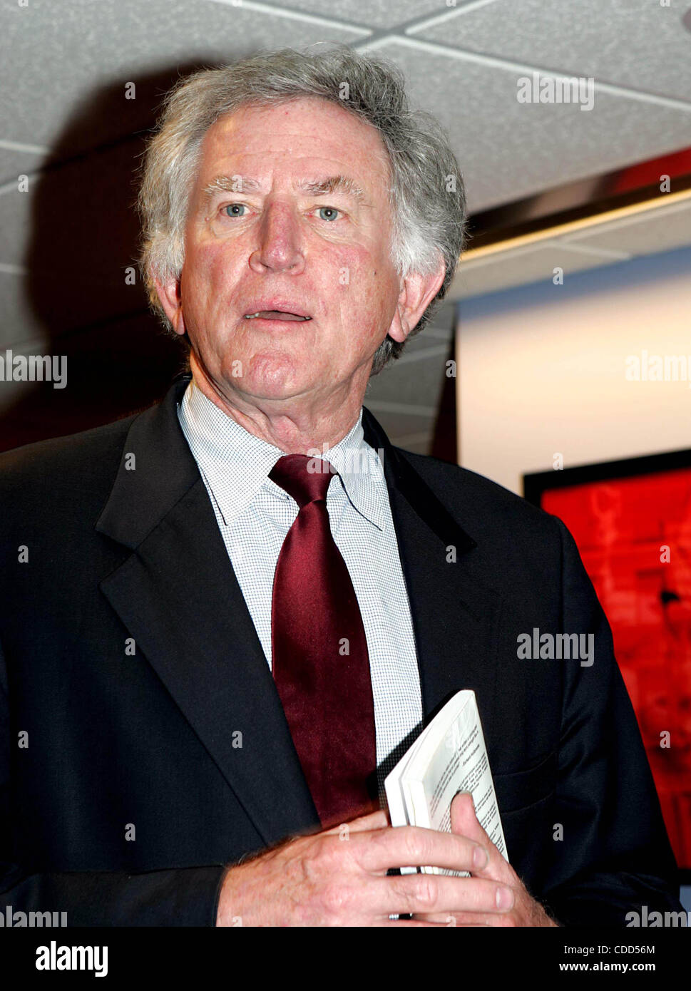 Former senator gary hart hi-res stock photography and images - Alamy