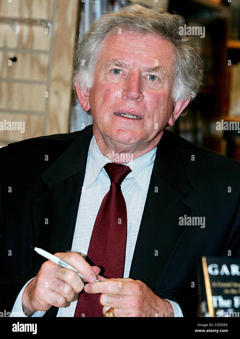Former senator gary hart hi-res stock photography and images - Alamy