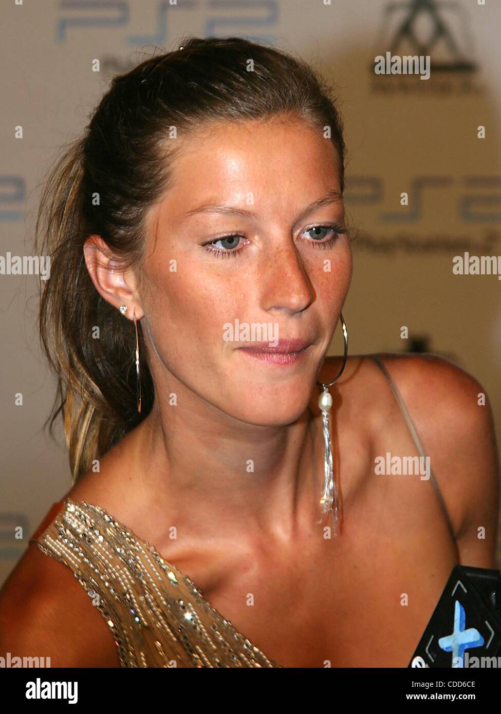 Jennifer esposito 2003 hi-res stock photography and images - Alamy