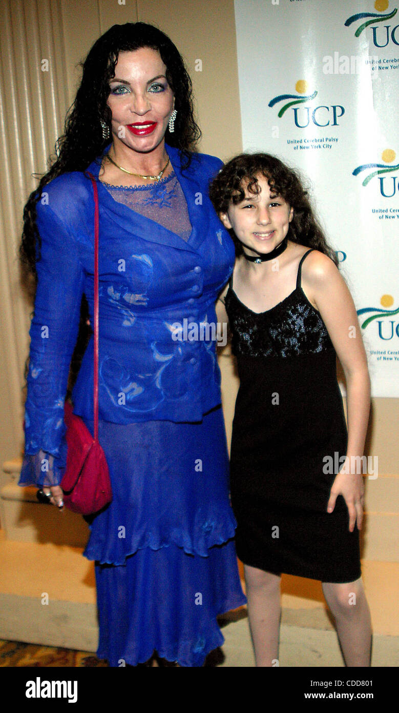Hallie eisenberg 2003 hi-res stock photography and images - Alamy