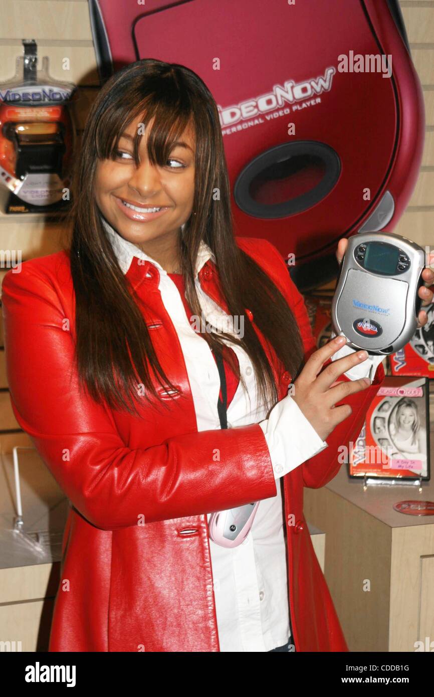 Raven symone 2004 hi-res stock photography and images - Alamy