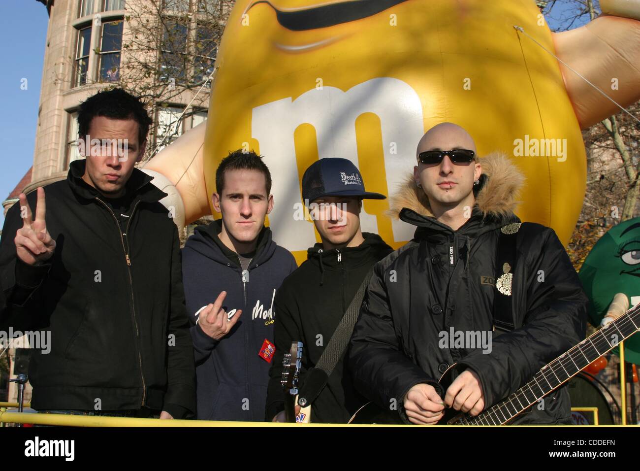 Macy's thanksgiving day parade 2003 hi-res stock photography and images ...