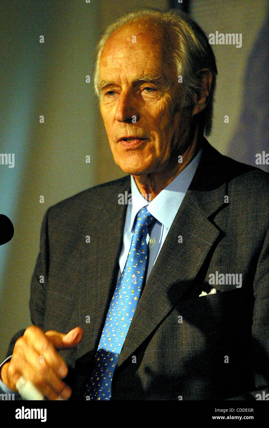 George martin beatles producer hi-res stock photography and images - Alamy
