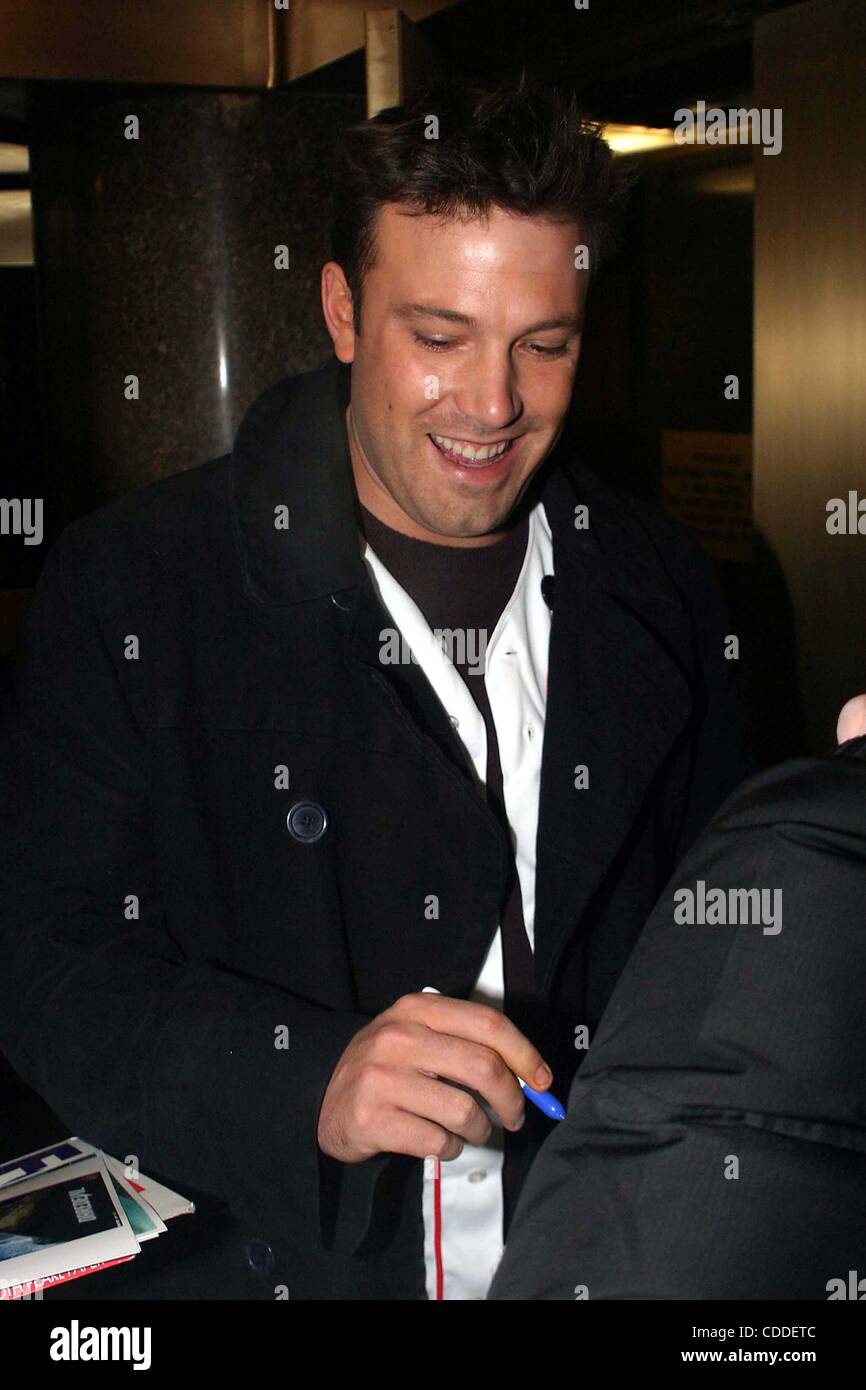 Jan. 1, 2011 - New York, New York, U.S. - K36046RM.BEN AFFLECK LEAVING ...