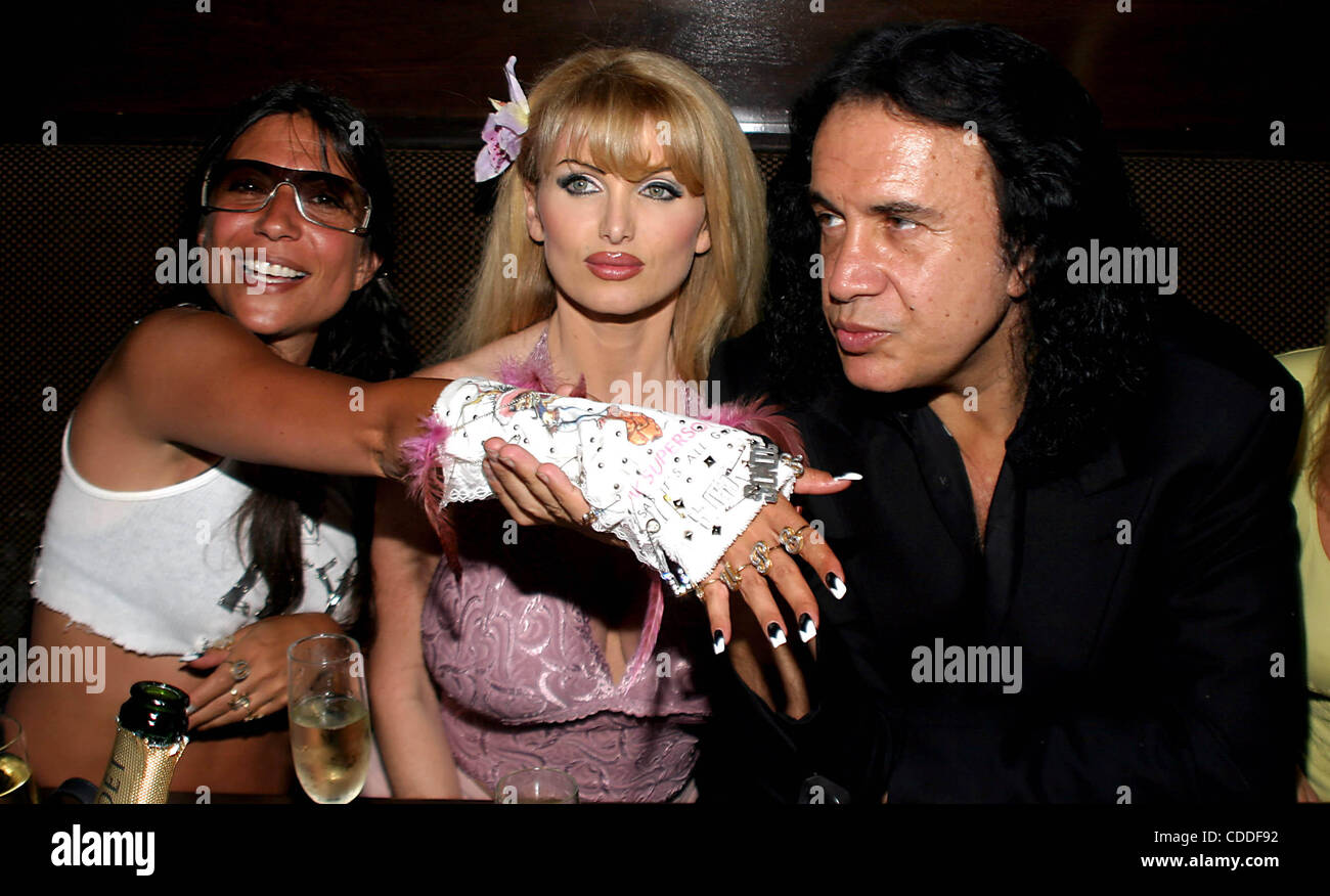 Ivy supersonic hi-res stock photography and images - Alamy