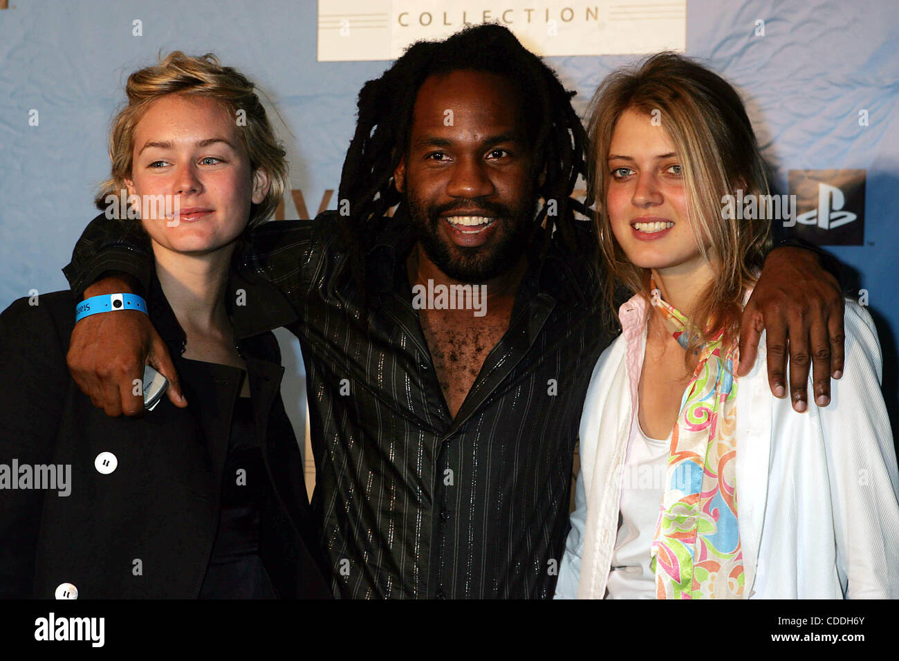 Playstation 2 launch hi-res stock photography and images - Alamy