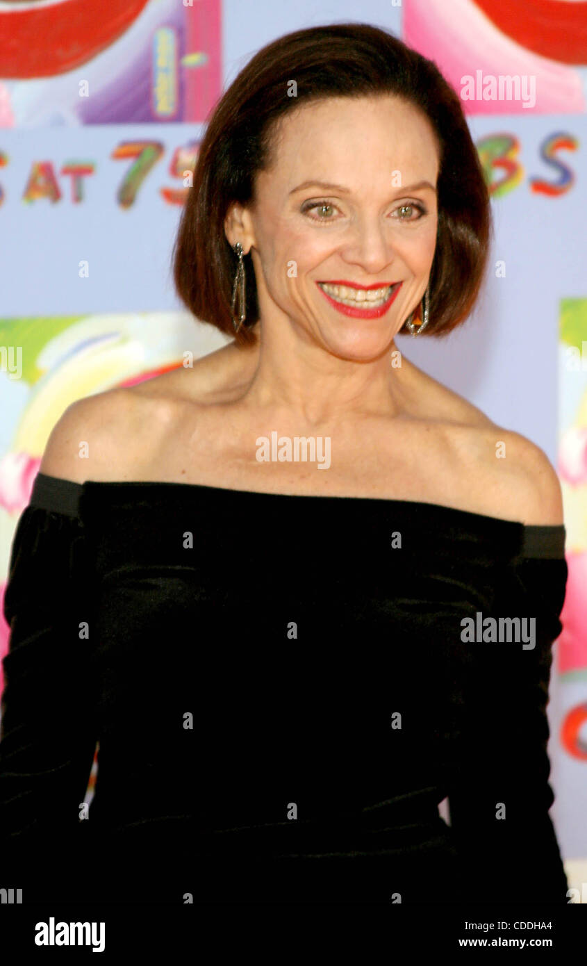 Valerie harper cbs at 75 hi-res stock photography and images - Alamy