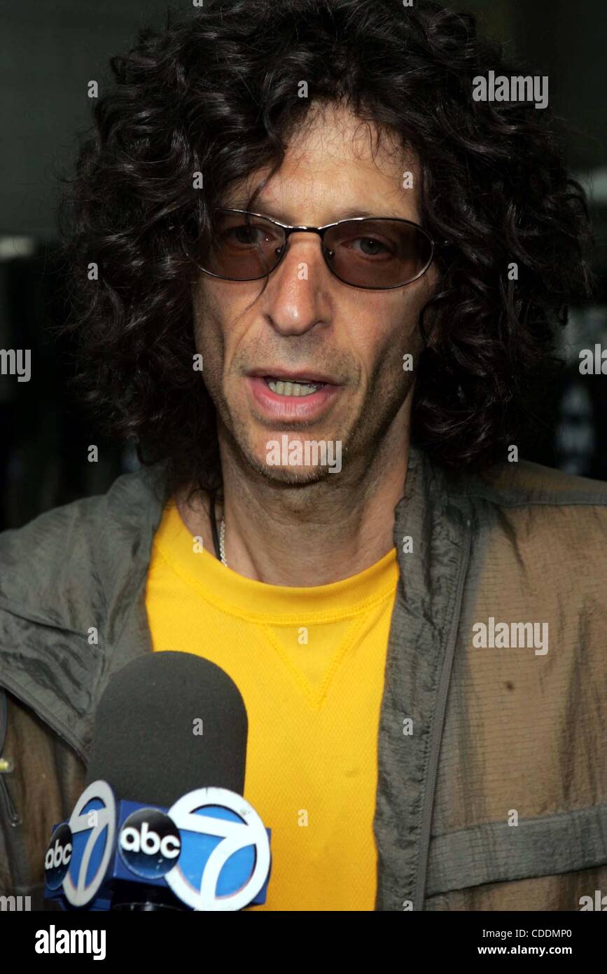 Jan. 1, 2011 - New York, New York, U.S. - K38141RM.HOWARD STERN GIVES ...