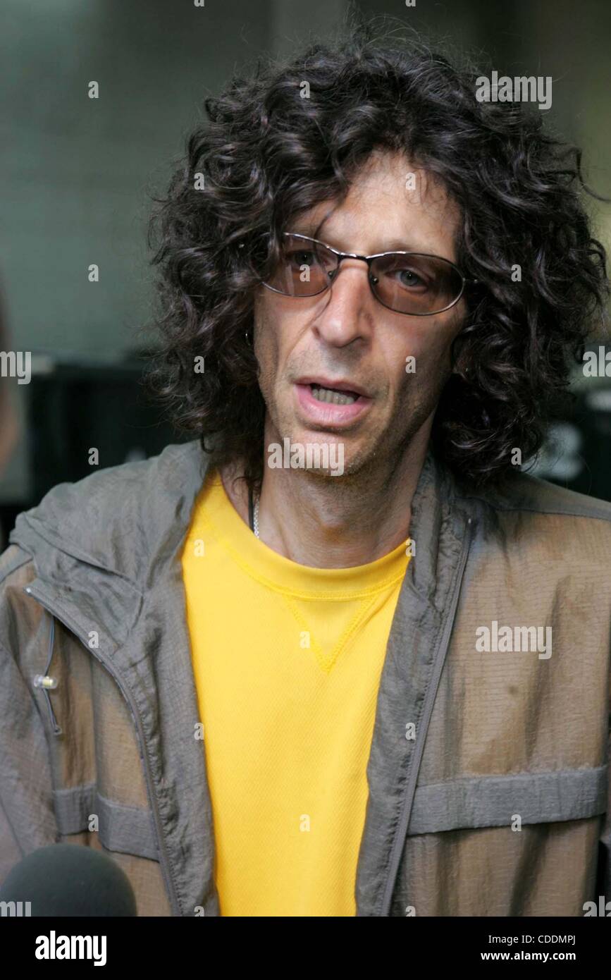Jan. 1, 2011 - New York, New York, U.S. - K38141RM.HOWARD STERN GIVES ...