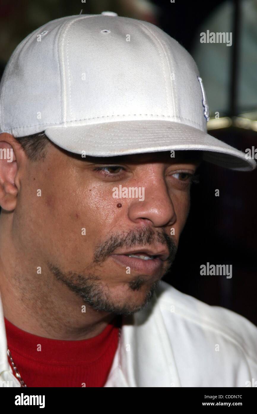 Jan. 1, 2011 - New York, New York, U.S. - K32147RM PARTY TO PROMOTE ...