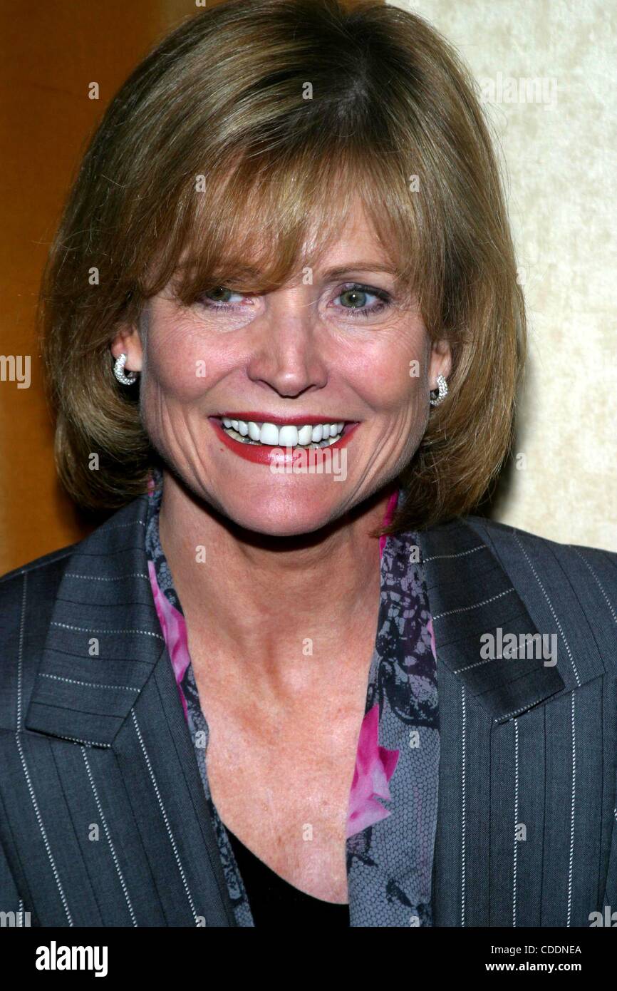 Catherine crier hi-res stock photography and images - Alamy