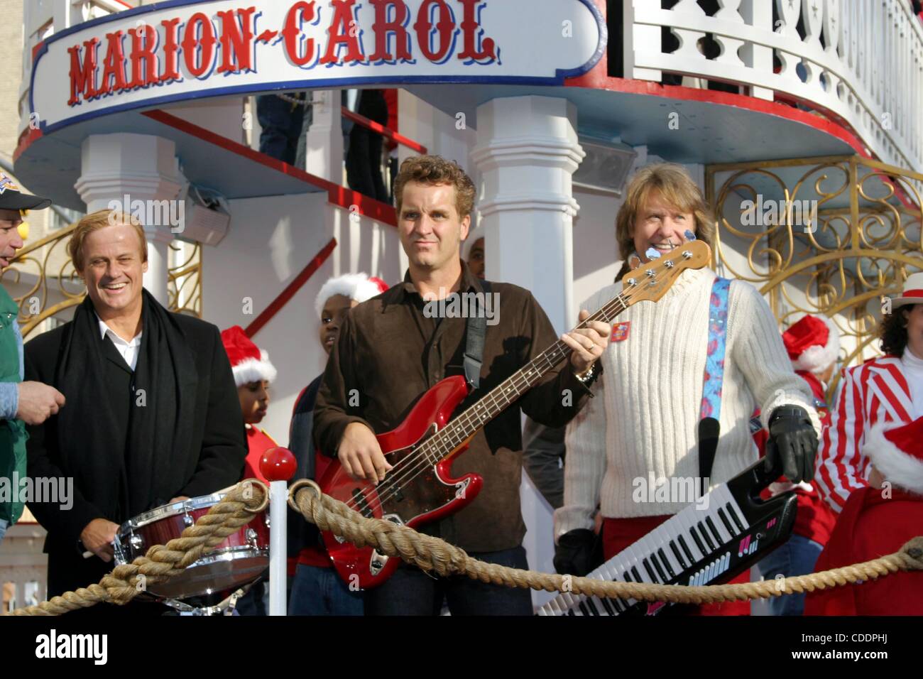 Macy's thanksgiving day parade 2003 hi-res stock photography and images ...