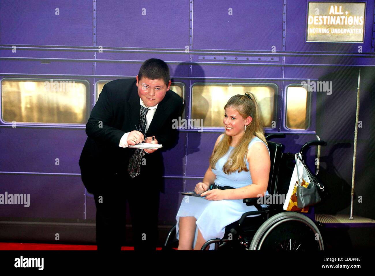 Harry potter azkaban 2004 hi-res stock photography and images - Alamy