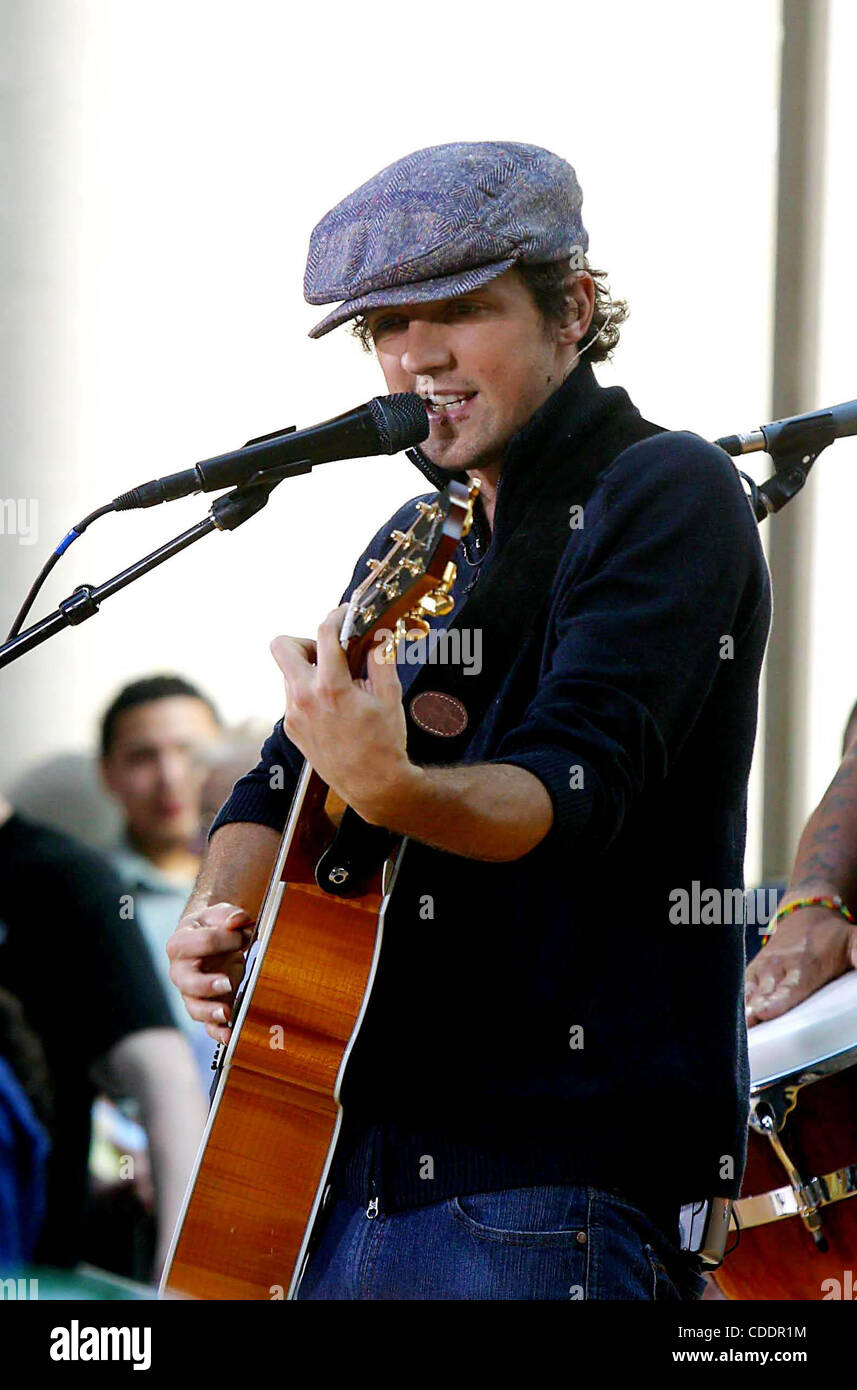 Jan. 1, 2011 - New York, New York, U.S. - K37502RM.JASON MZAR PERFORMS ...