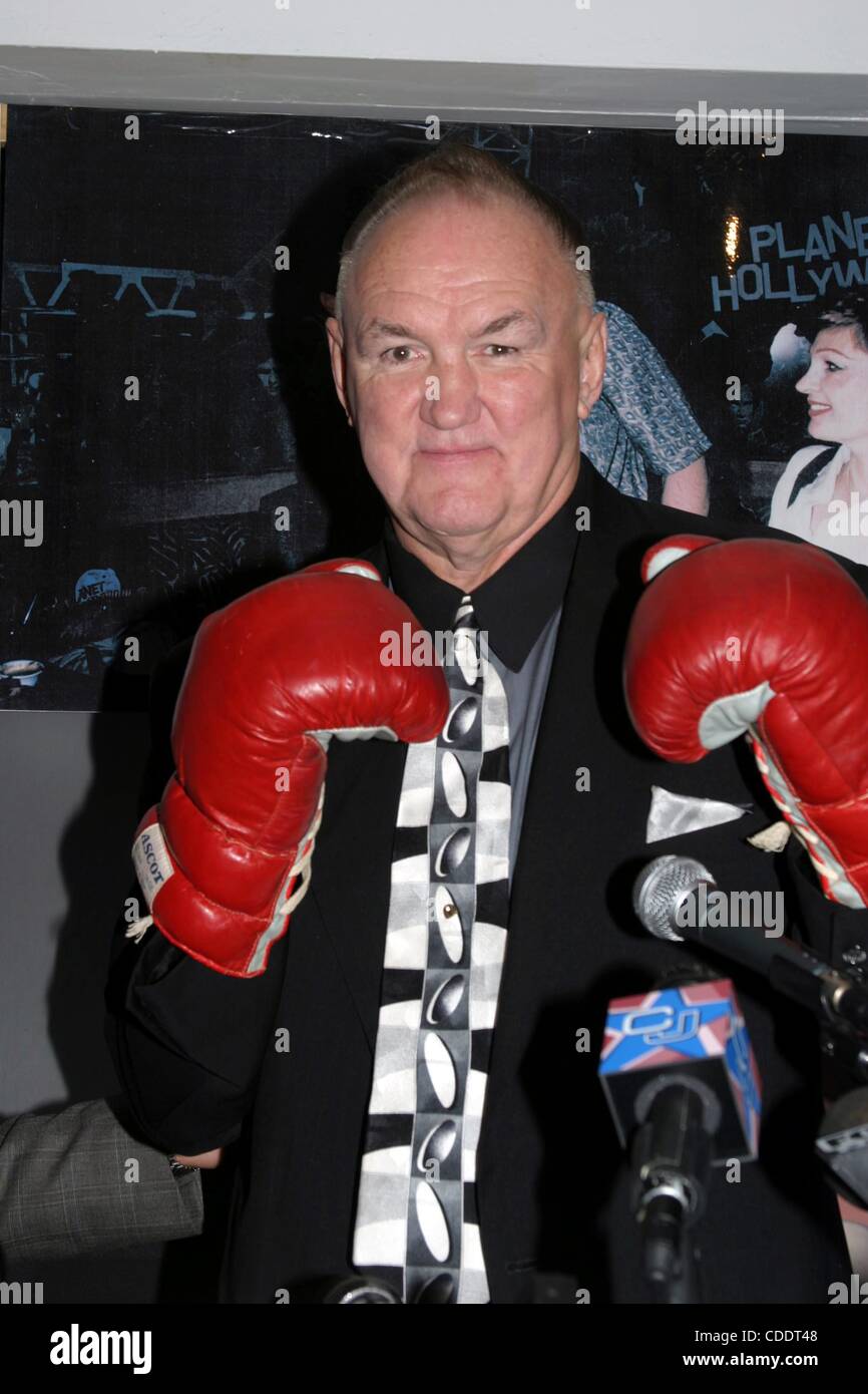 Chuck wepner hi-res stock photography and images - Alamy