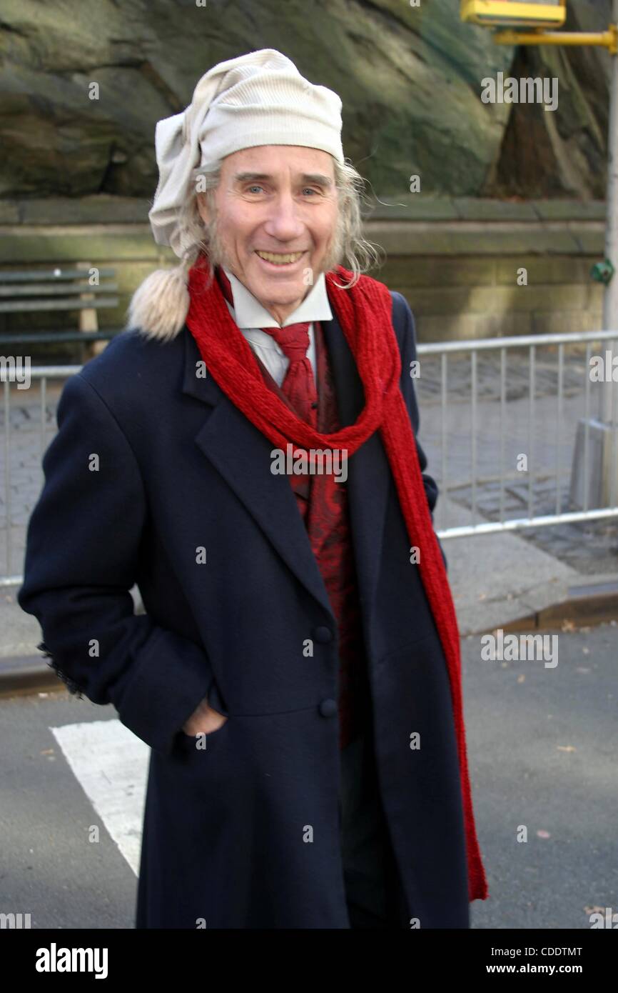 Macy's thanksgiving day parade 2003 hi-res stock photography and images ...