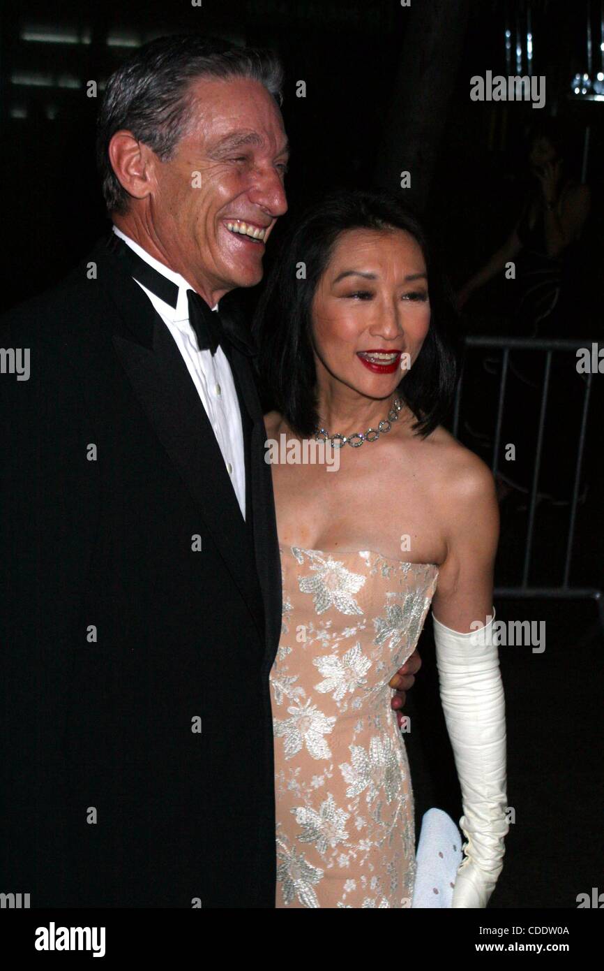 Connie chung maury povich maury hi-res stock photography and images - Alamy