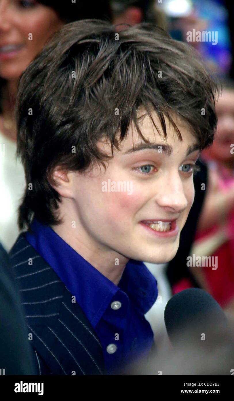 Harry potter daniel radcliffe 2004 hi-res stock photography and images ...