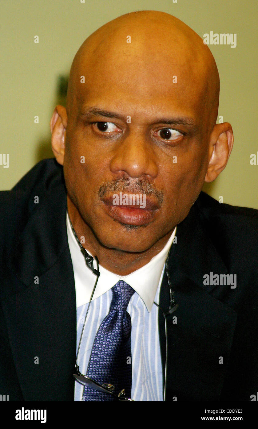 Jan. 1, 2011 - New York, New York, U.S. - K37067RM.KAREEM ABDUL-JABBAR ...