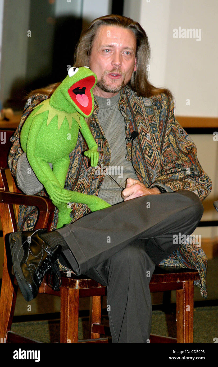 Kermit frog christmas hi-res stock photography and images - Alamy
