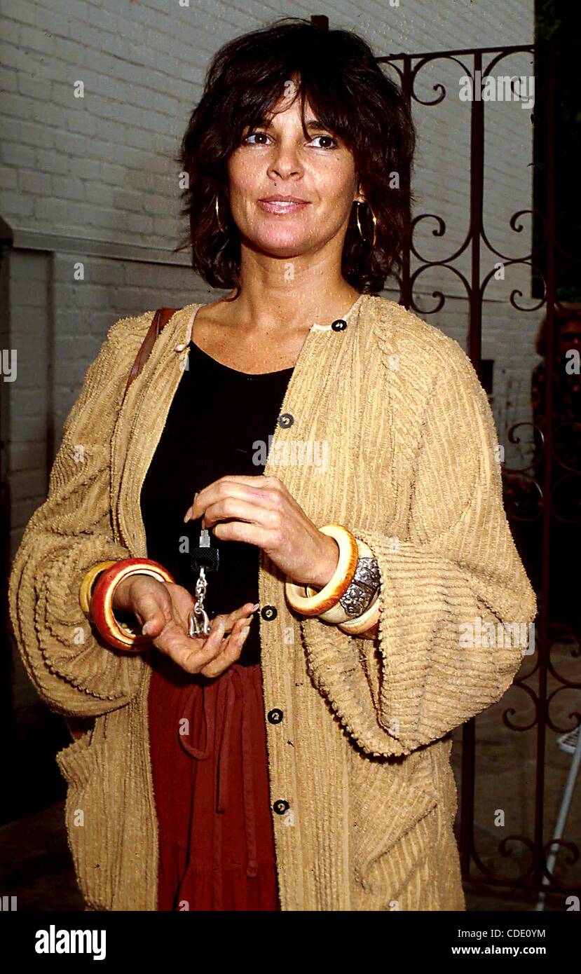 Ali macgraw 1970 hi-res stock photography and images - Alamy