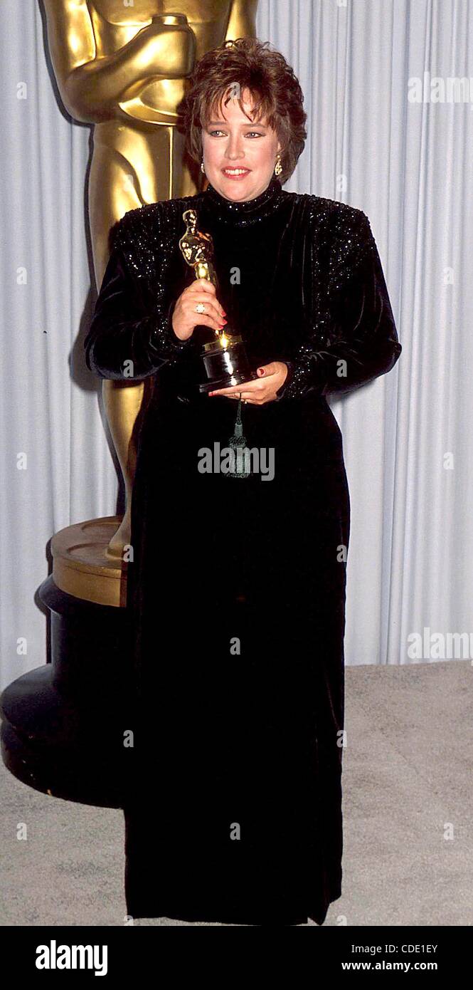 Kathy Bates Oscar Dress
