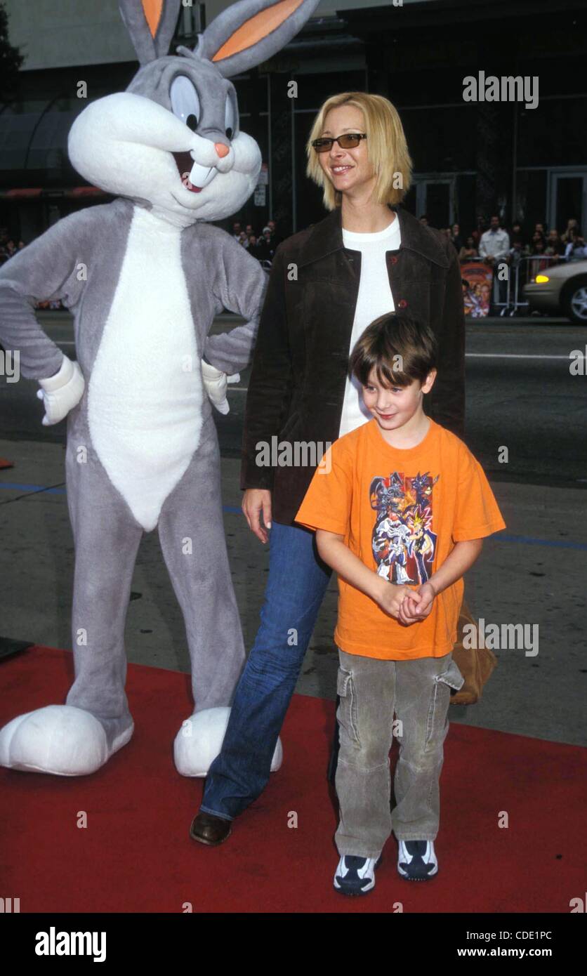 Lisa kudrow looney tunes hi-res stock photography and images - Alamy