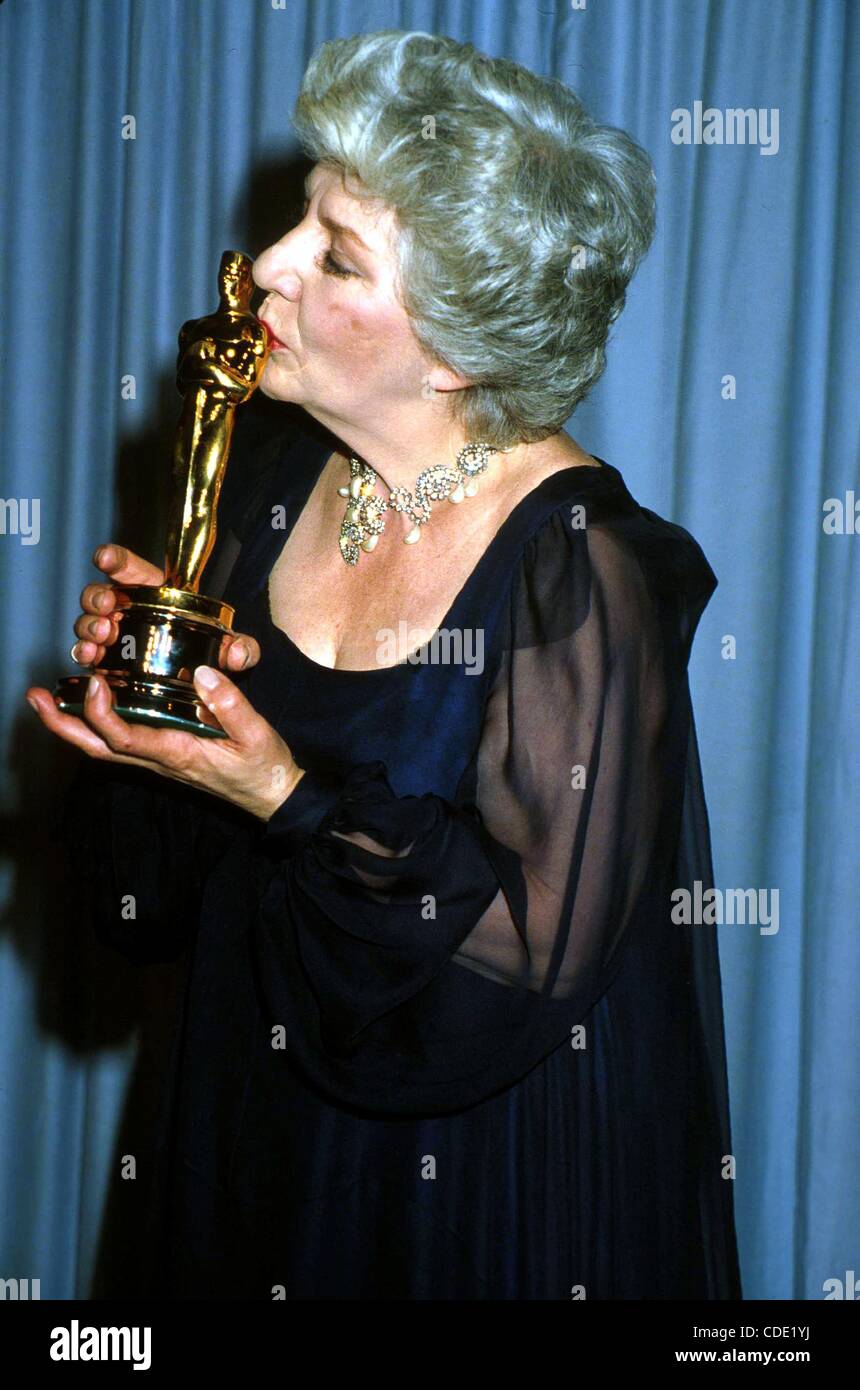 Maureen stapleton 1982 hi-res stock photography and images - Alamy