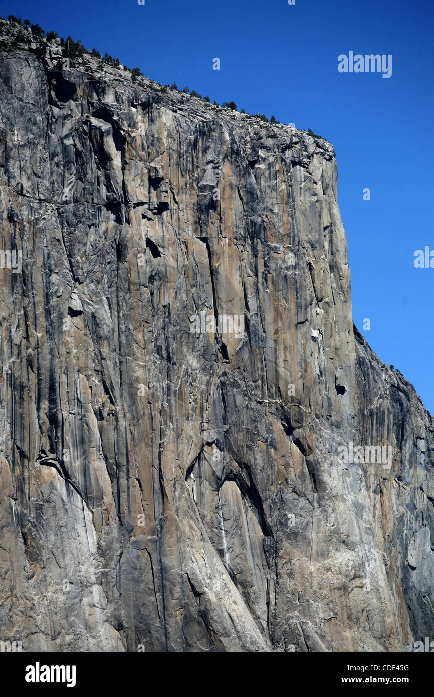 Closer look at the massive granite face of El Capitan in Yosemite ...