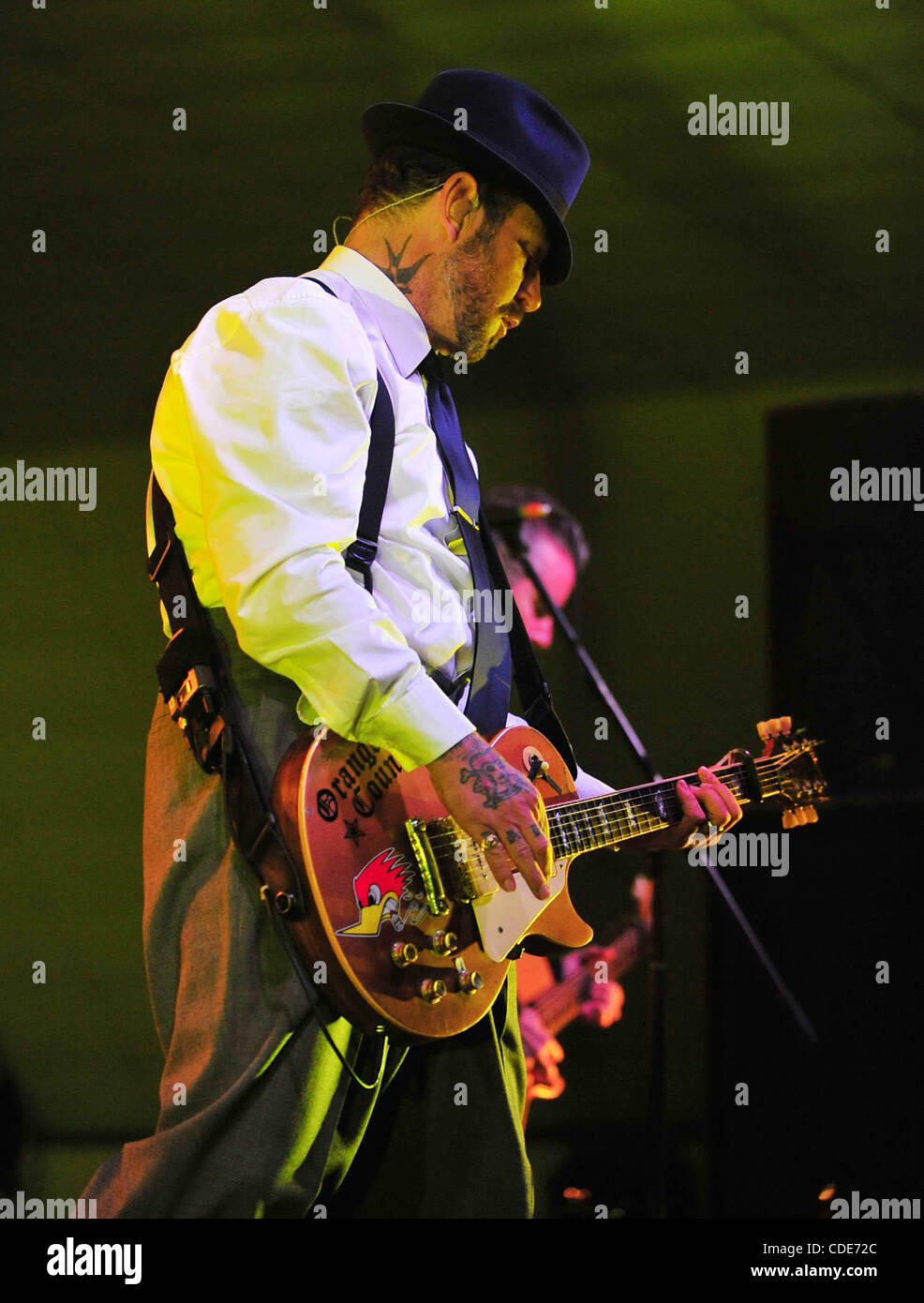 Jonny wickersham of social distortion hi-res stock photography and ...