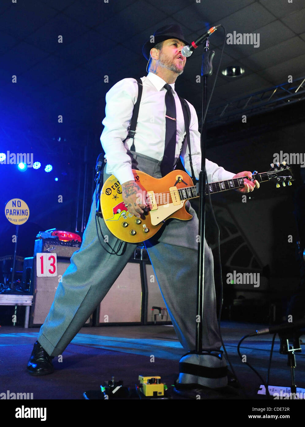 Jonny wickersham of social distortion hi-res stock photography and ...