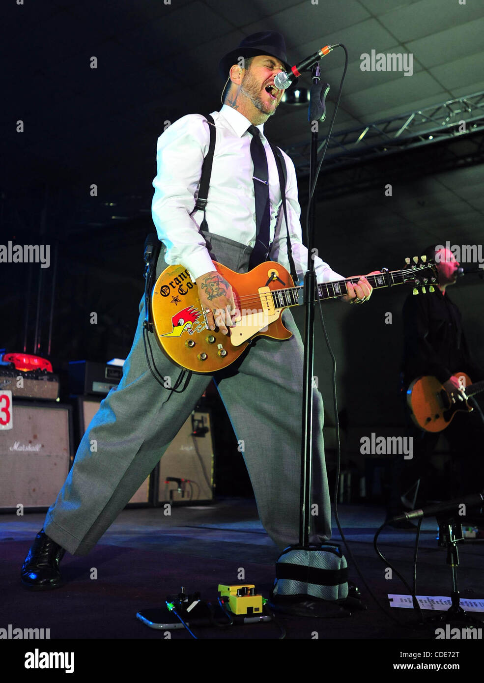 Jonny wickersham of social distortion hi-res stock photography and ...