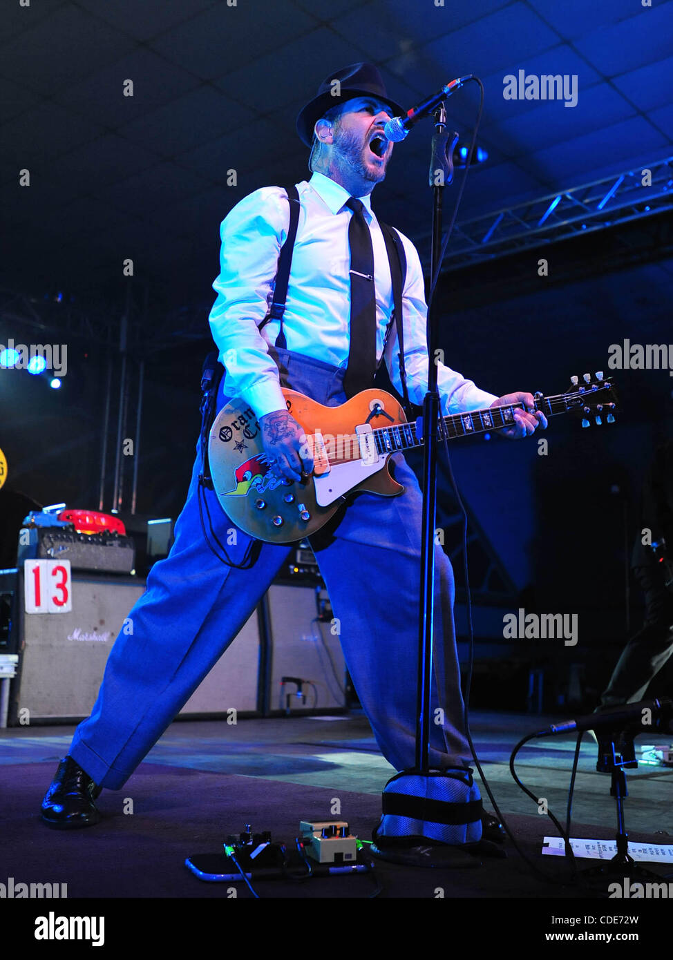 Jonny wickersham of social distortion hi-res stock photography and ...