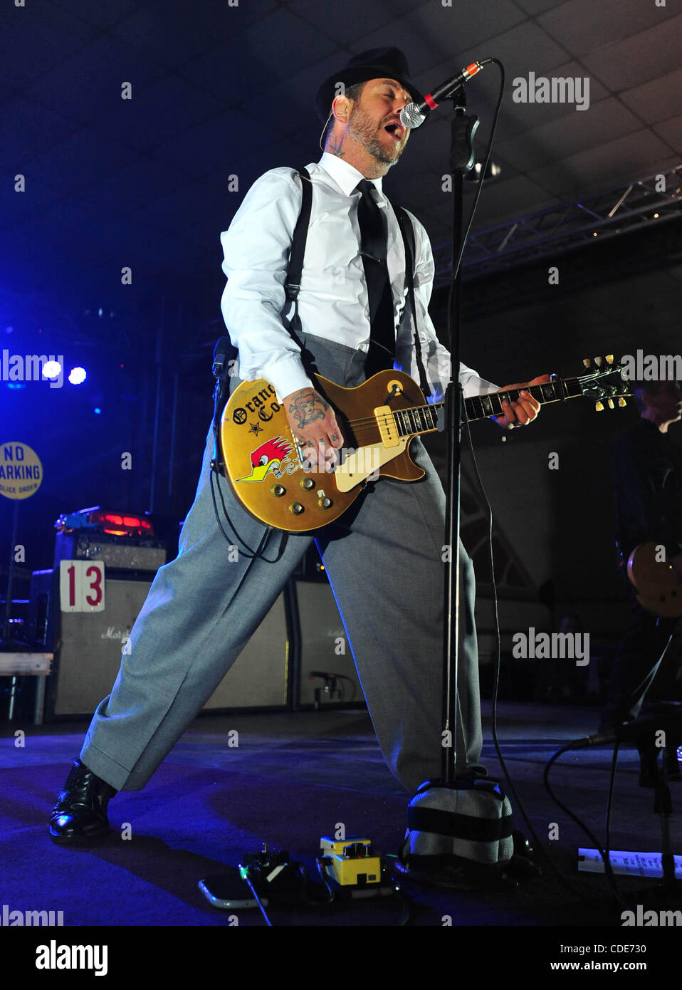 Jonny wickersham of social distortion hi-res stock photography and ...